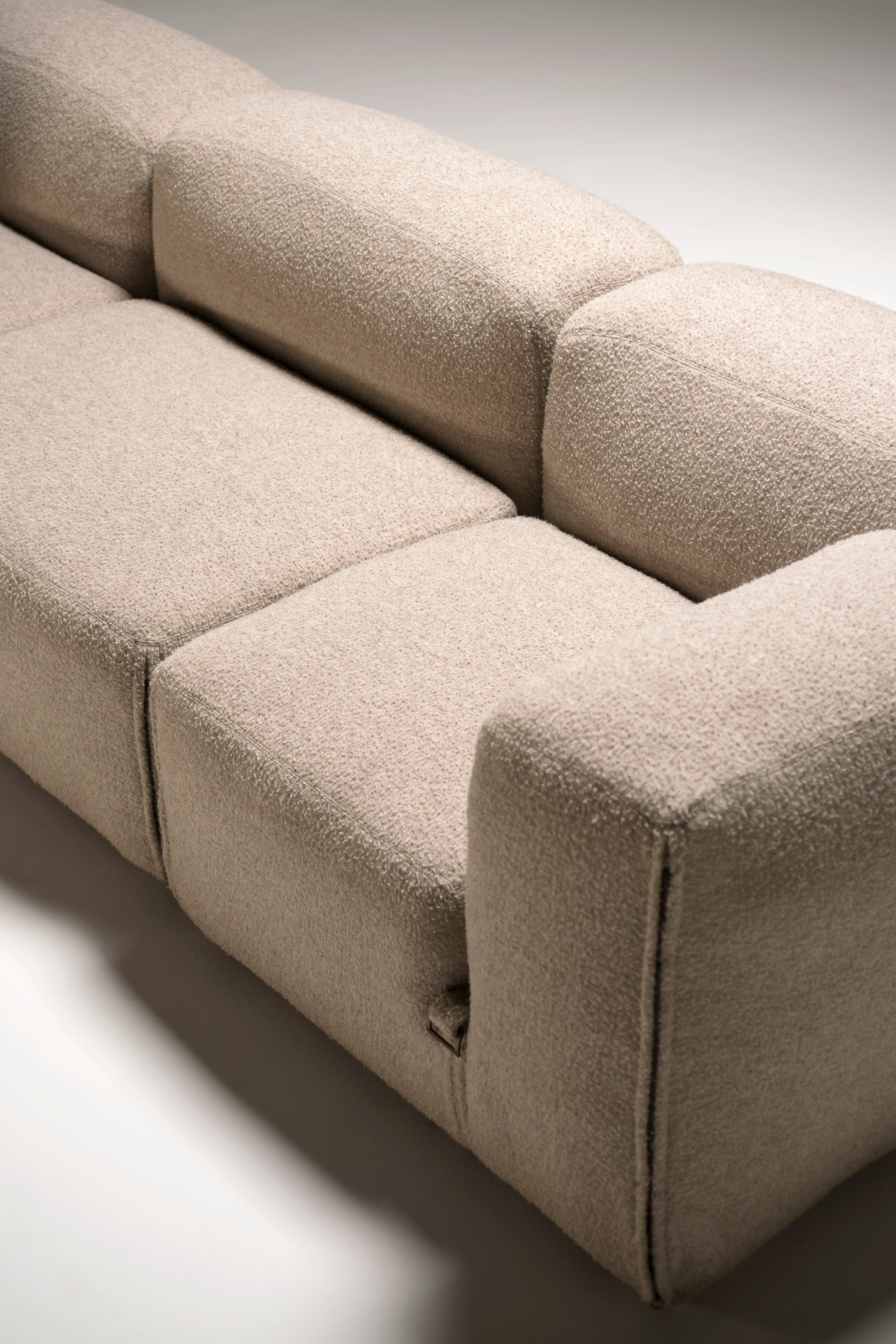 LE MURA Indoor Upholstered Modular System from TACCHINI - commercial quality design furnitur ...