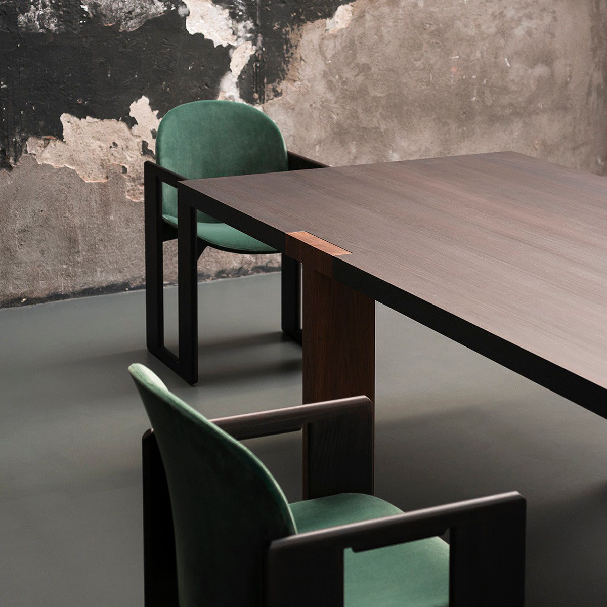 T Table – Ergonomia Furniture